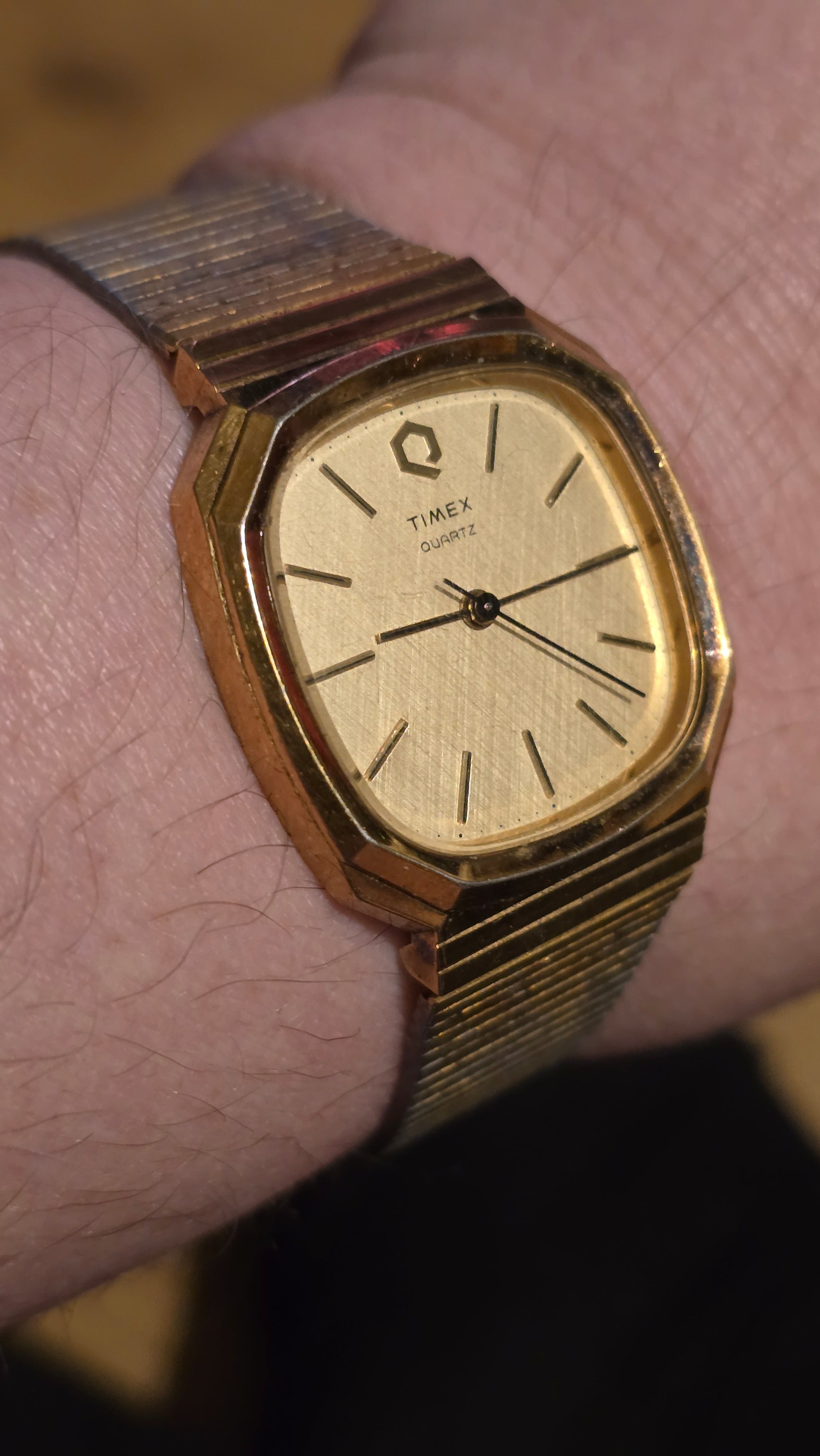 Timex Mens / Unisex Gold Coloured Quartz Watch - 1 – West Yorkshire Watches
